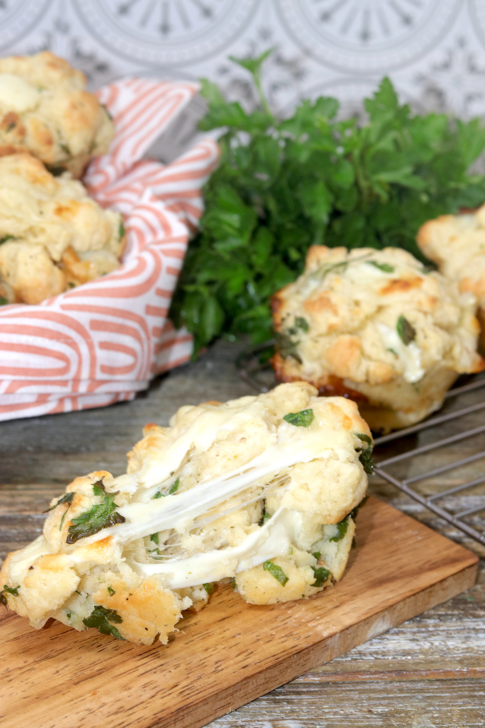 Pull-Apart Cheesy Garlic Biscuit - Gather Lemons